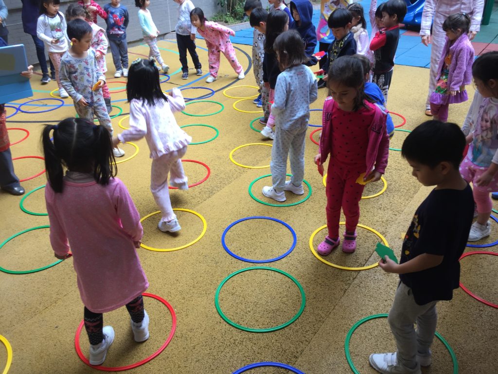 Hula Hoop Maze (patterns) | MathPickle